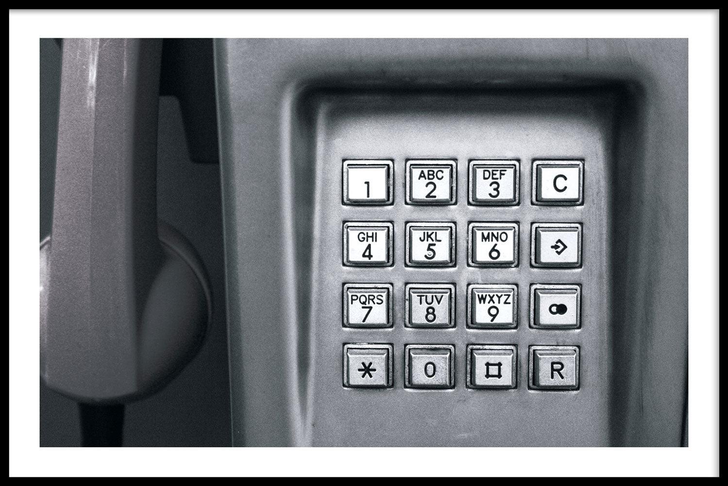 Zwart wit poster oude telefoon in belhokje bestellen | Walljar.com